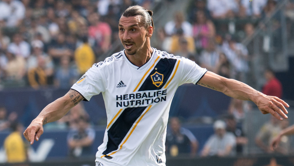 Kivédte a közeli bombáját, Ibrahimovic megtapsolta a kapust | Rangadó